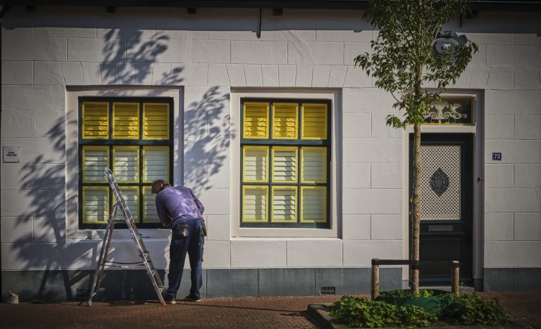 Henk Vos - Artist on PortraitMode - Share Your Street Photography