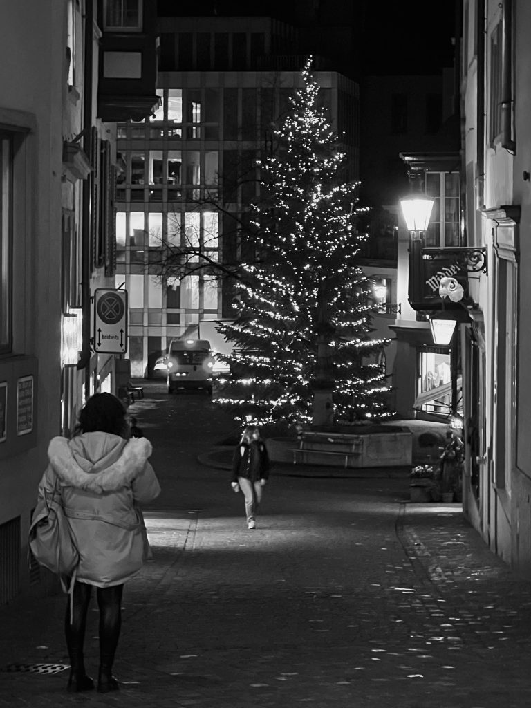 Alex Batista - Artist on PortraitMode - Share Your Street Photography